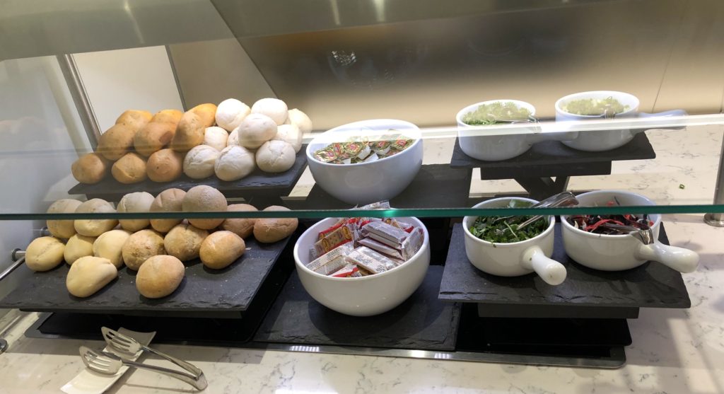 A quick visit to the DFW Airport United Club | Two Boldly Go